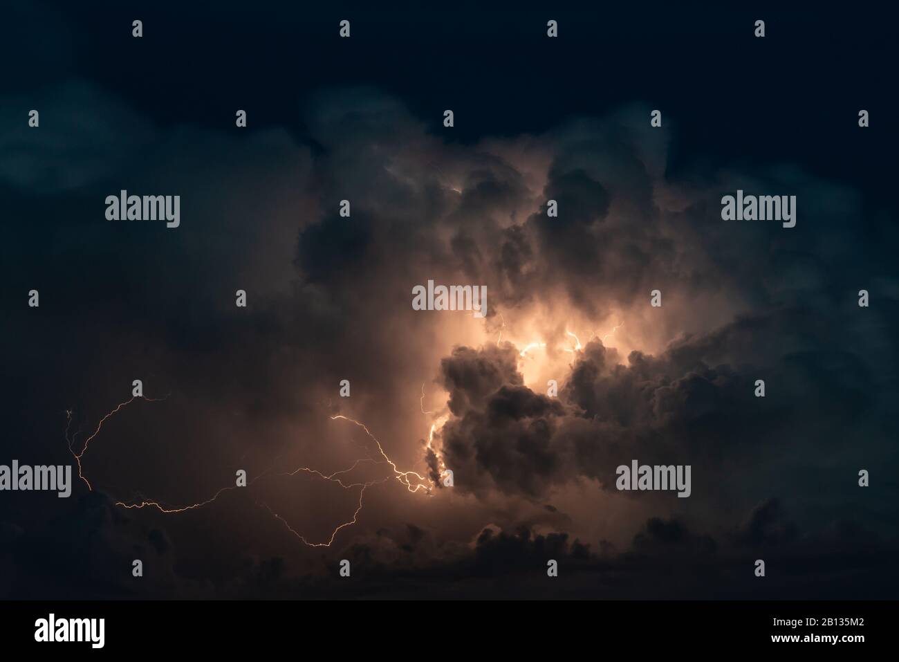 Lightning bolt background hi-res stock photography and images - Alamy