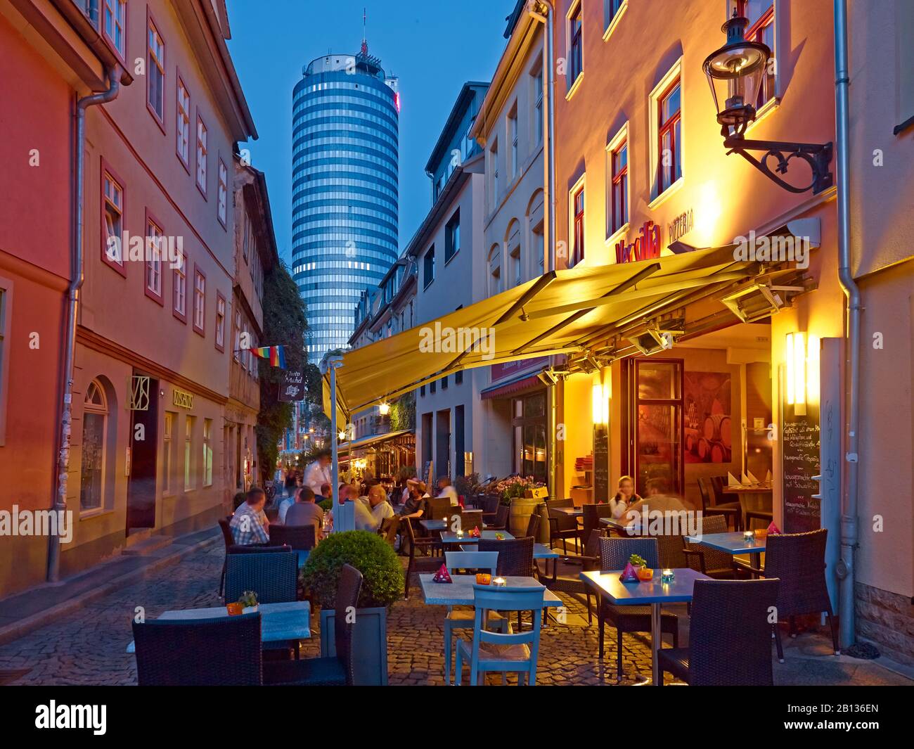 Pub scene hi-res stock photography and images - Alamy