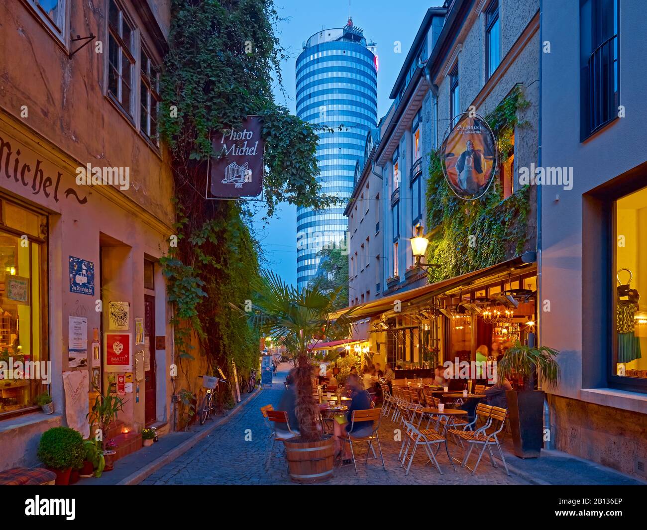 Pub scene hi-res stock photography and images - Alamy