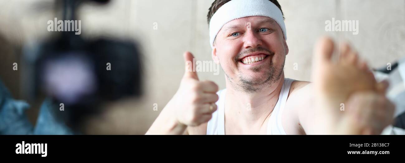 Hold Thumb High Resolution Stock Photography and Images - Alamy