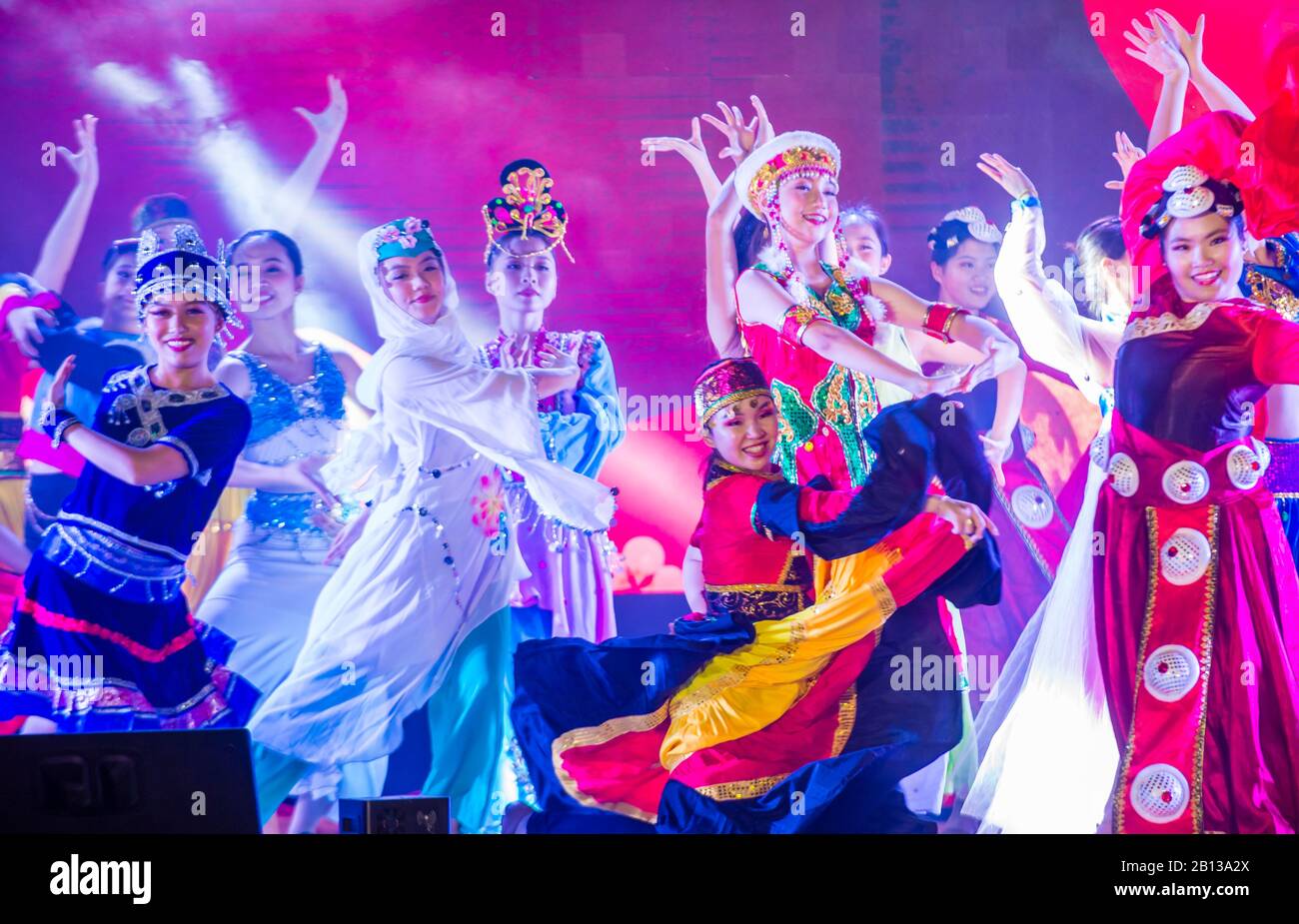 Chinese folk dance in Chinatown Manila the Philippines Stock Photo - Alamy