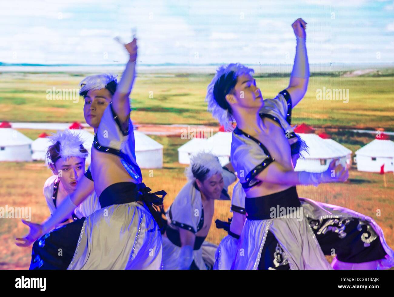 Chinese folk dance in Chinatown Manila the Philippines Stock Photo - Alamy