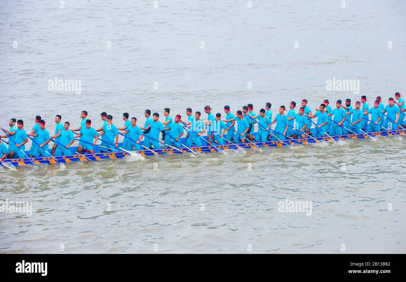 Boat race in Tonle Sap river in Phnom Penh Cambodia Stock Photo - Alamy
