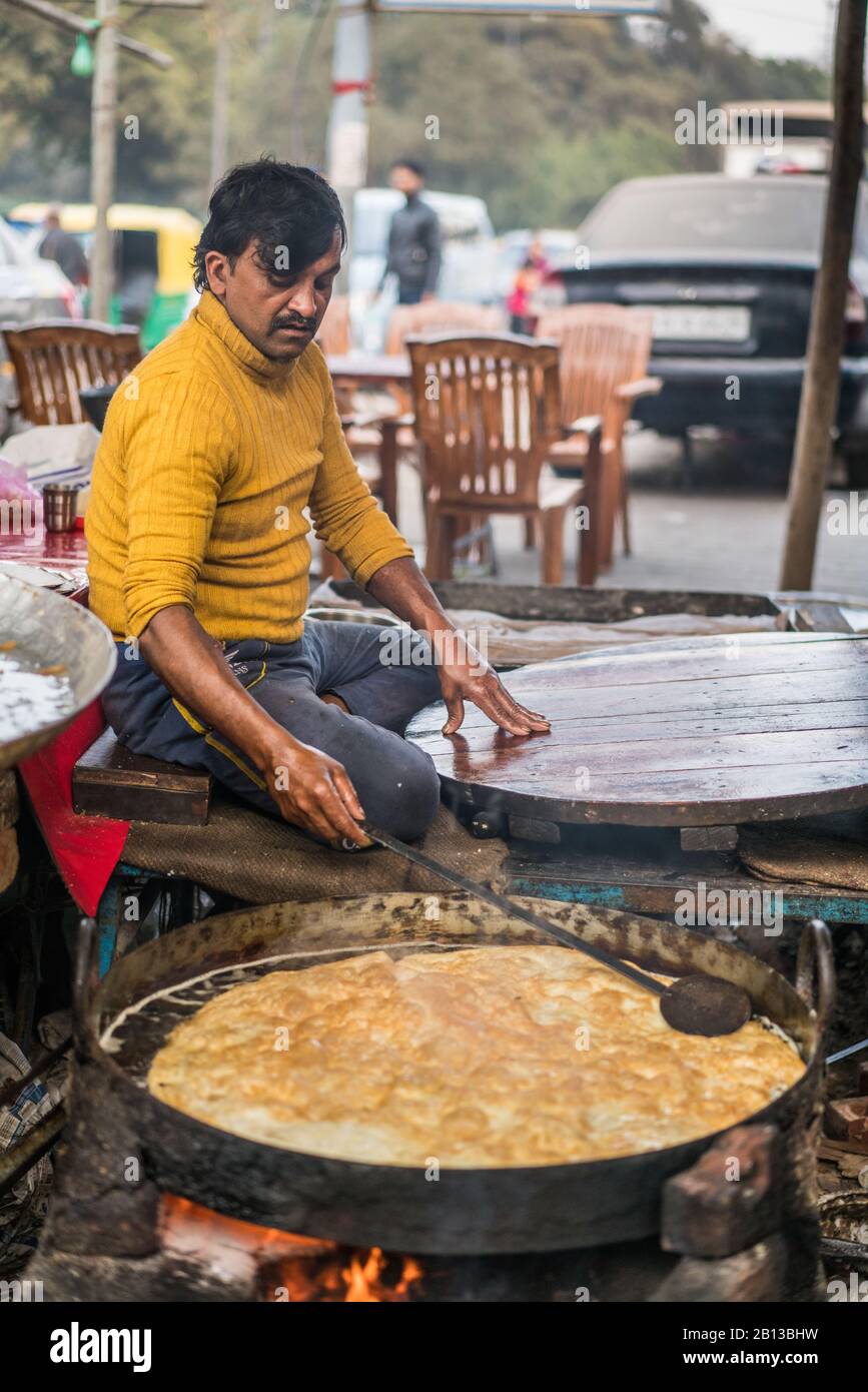 Busy street bazaar full hi-res stock photography and images - Alamy