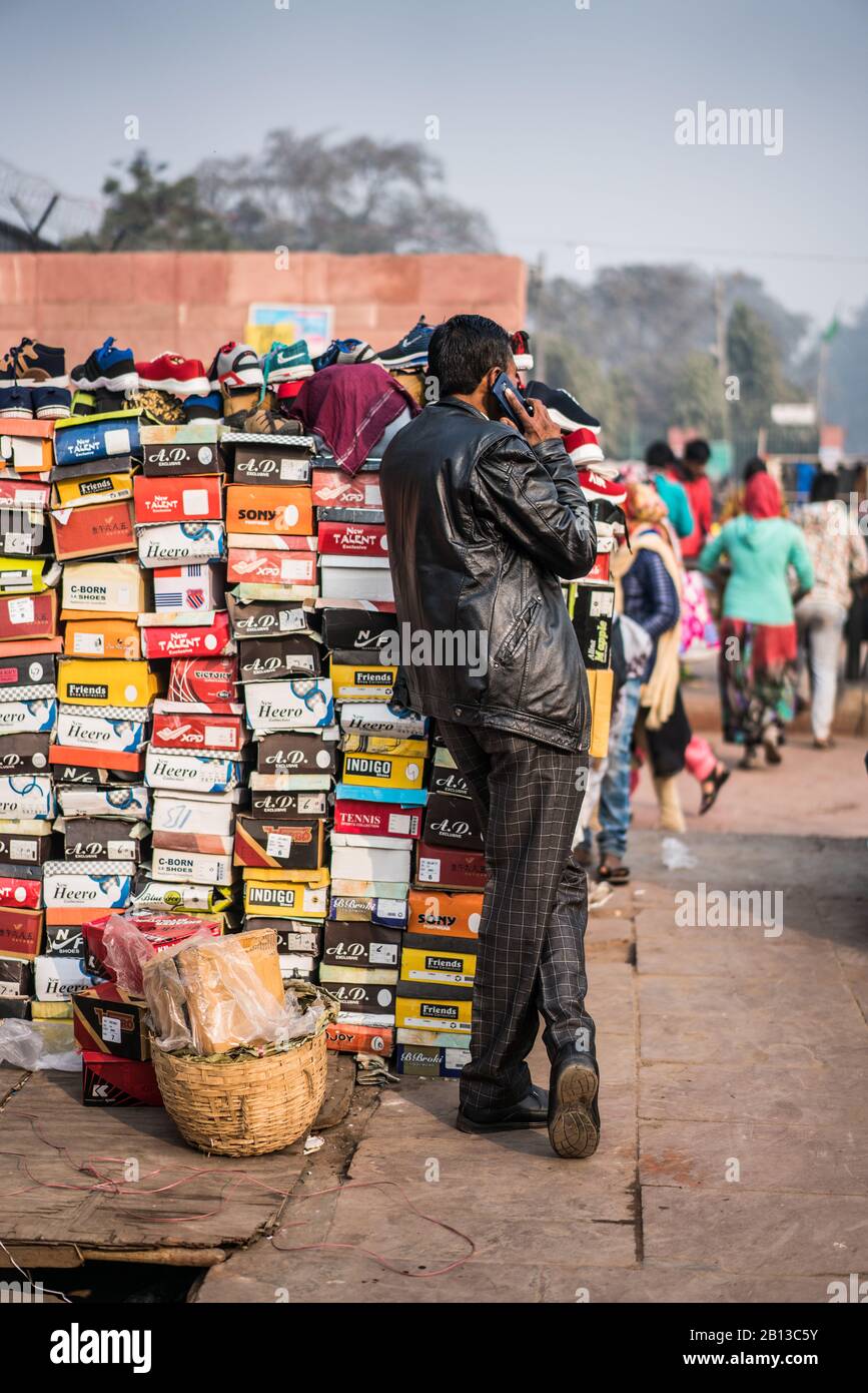 India overpopulation transport hi-res stock photography and images - Alamy