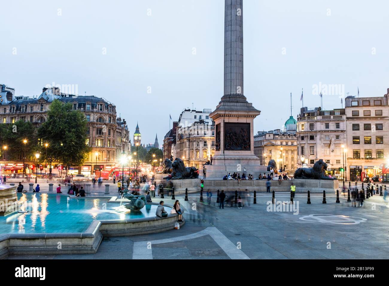 Western fountain of trafalgar square hi-res stock photography and ...
