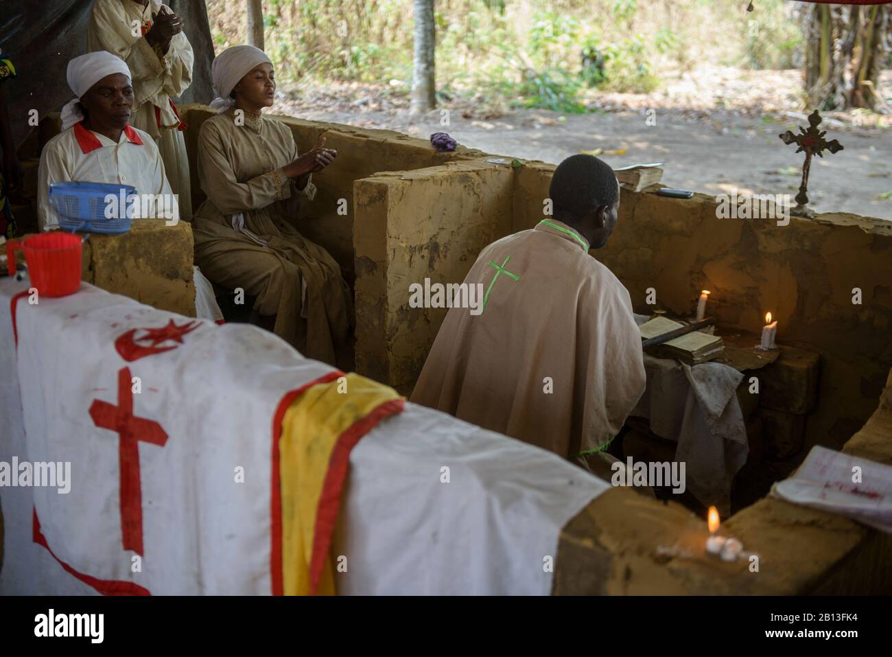 Nun outside church hi-res stock photography and images - Alamy