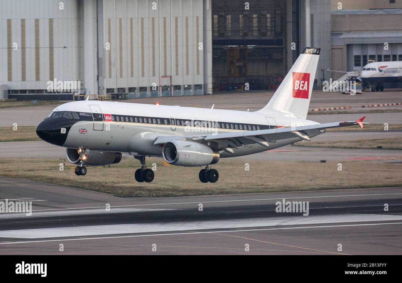British Airways Airbus A319 Aircraft on approach to the southern runway ...