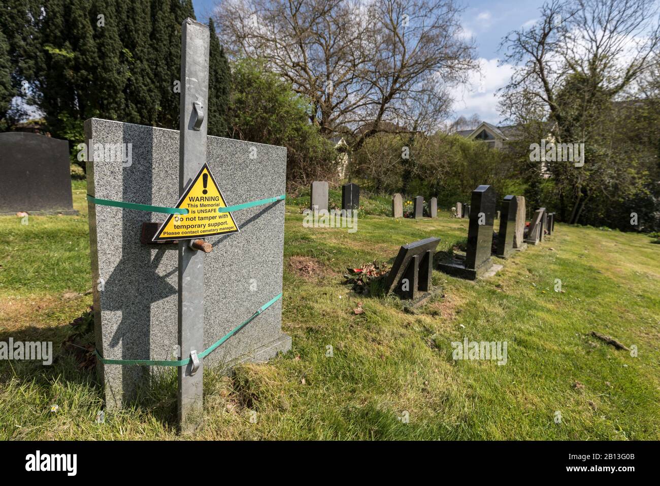 Cemetery uk sign hi-res stock photography and images - Alamy