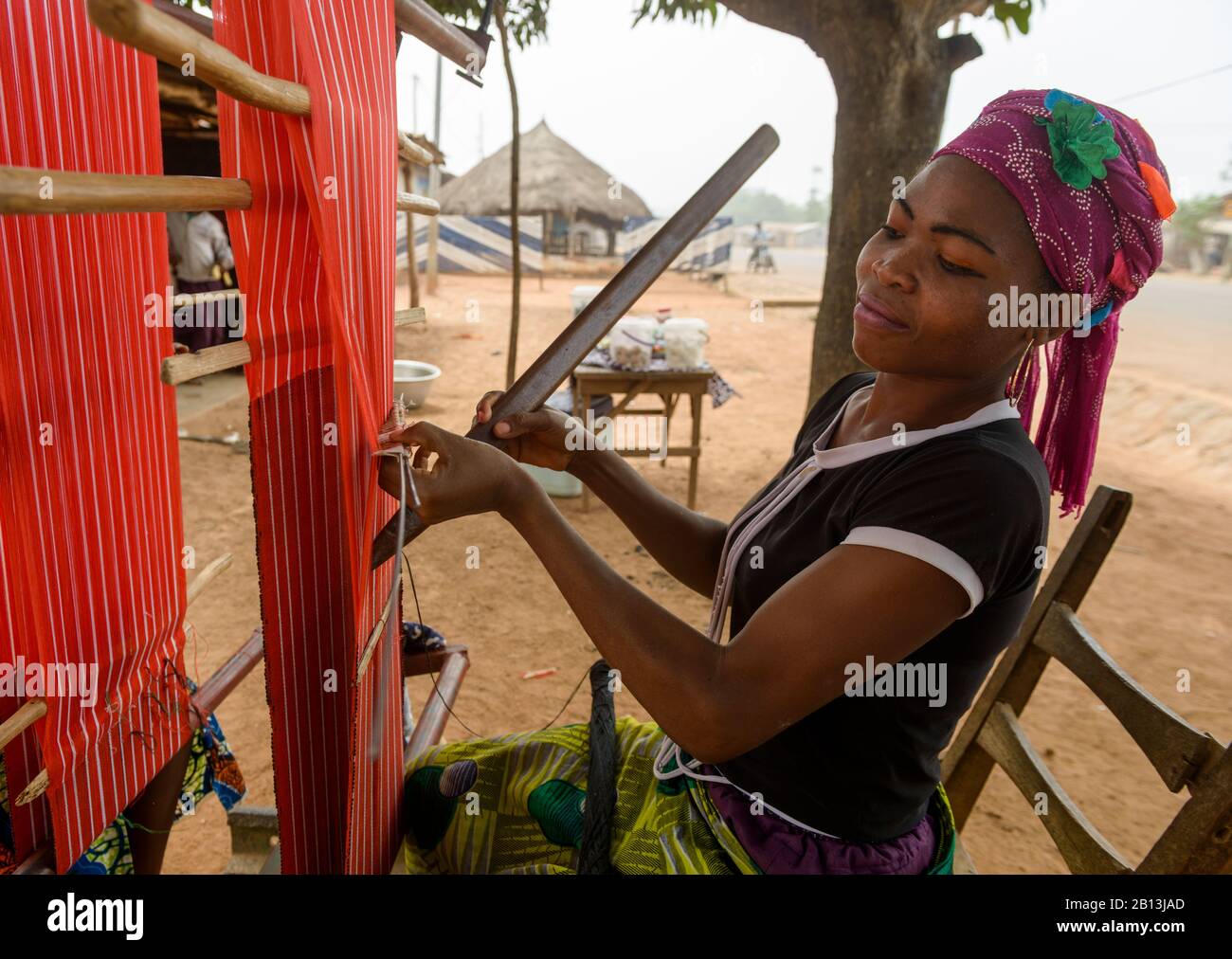 Village women working hi-res stock photography and images - Alamy