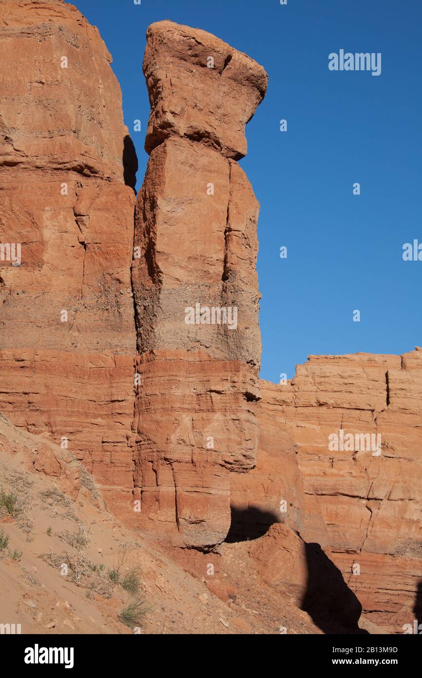 Red cliffs of Khermen Tsav canyon Stock Photo - Alamy