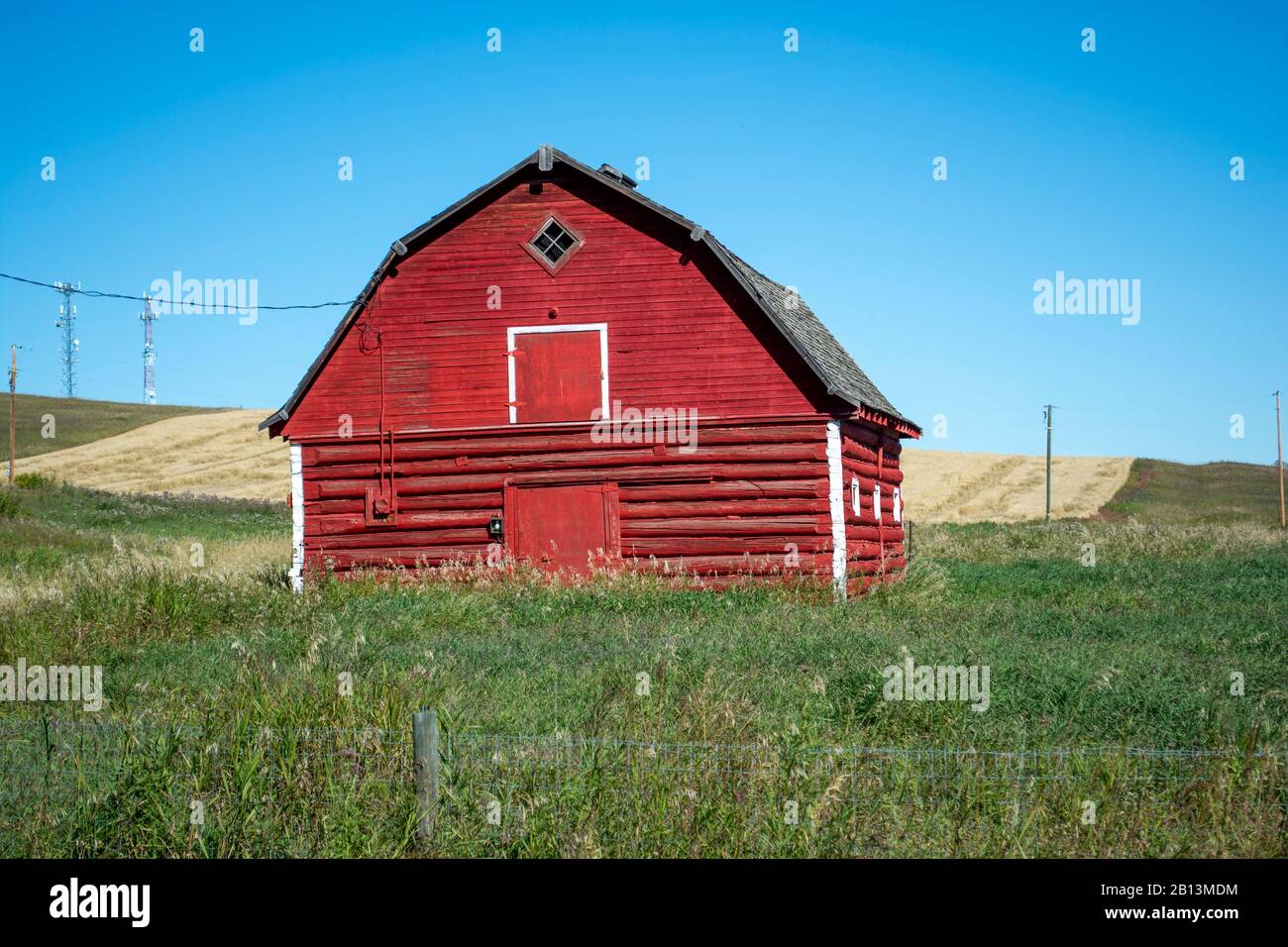 Prairie Barn A Massive Barn In The Prairie Stands Majestic, But Empty