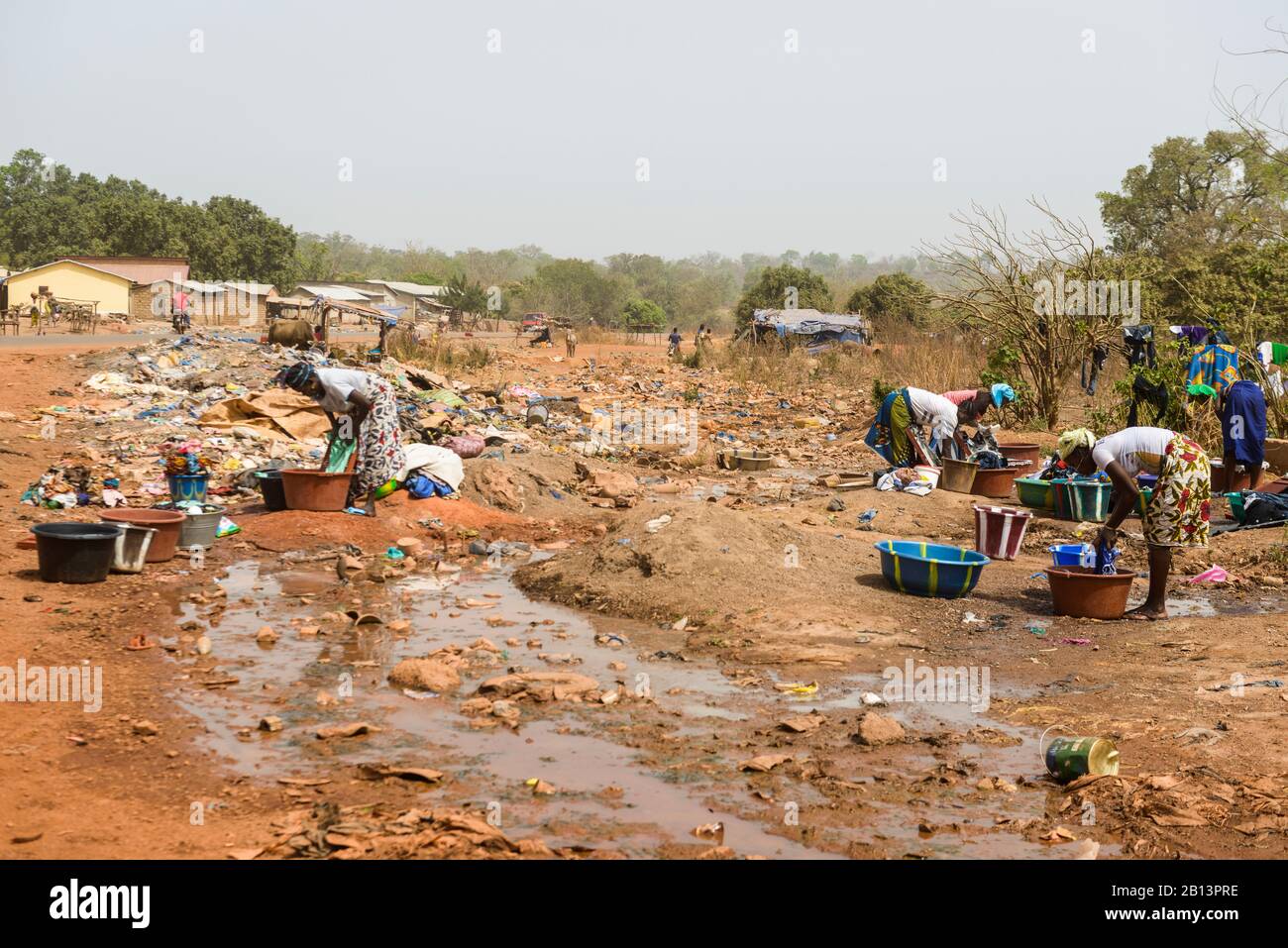 African washing clothes hi-res stock photography and images - Alamy