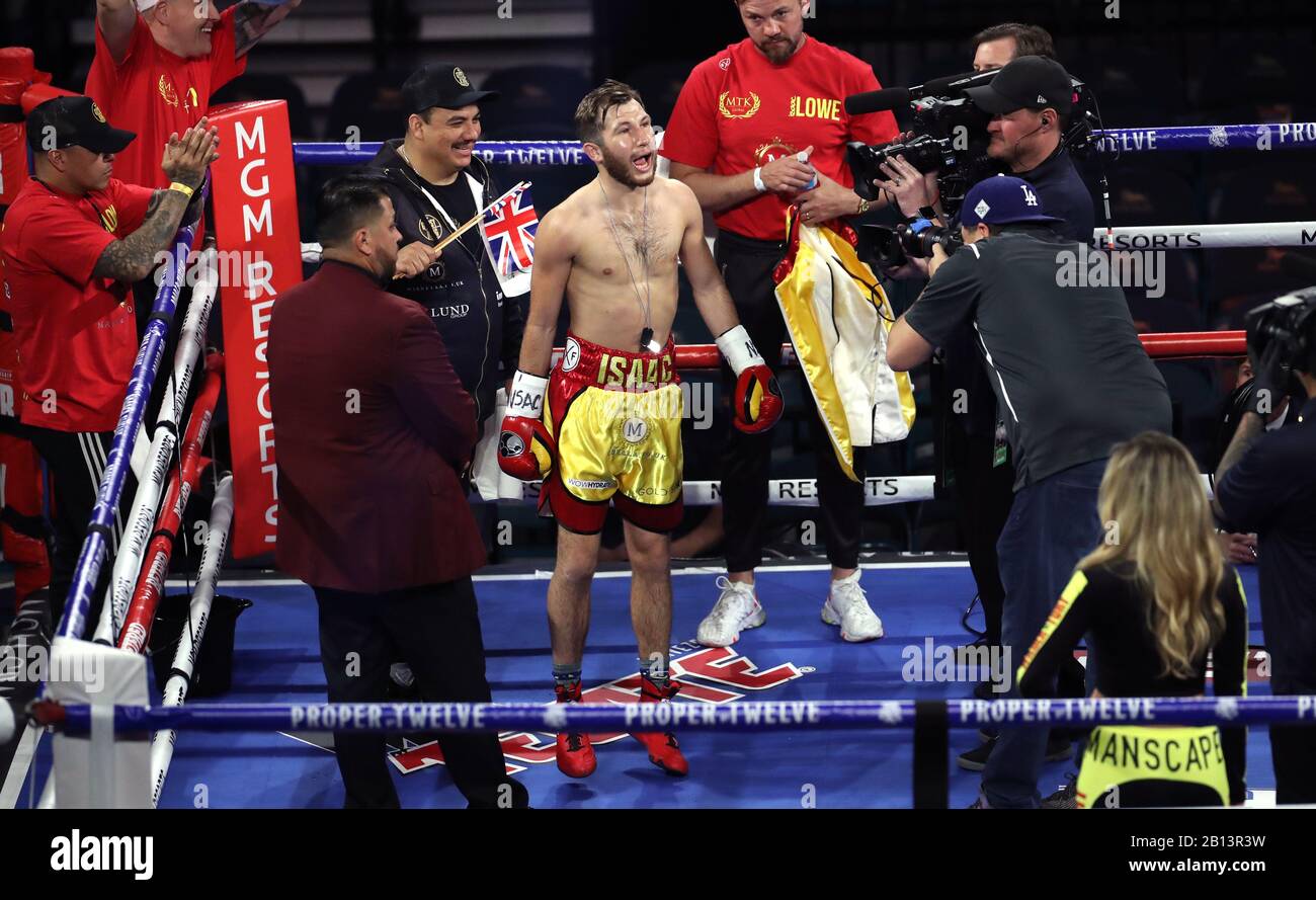 Isaac Lowe celebrates victory against Alberto Guevara in the ...