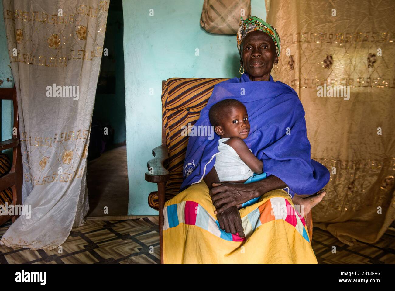 Mandinka grandmother and grandchildren, The Gambia Stock Photo - Alamy