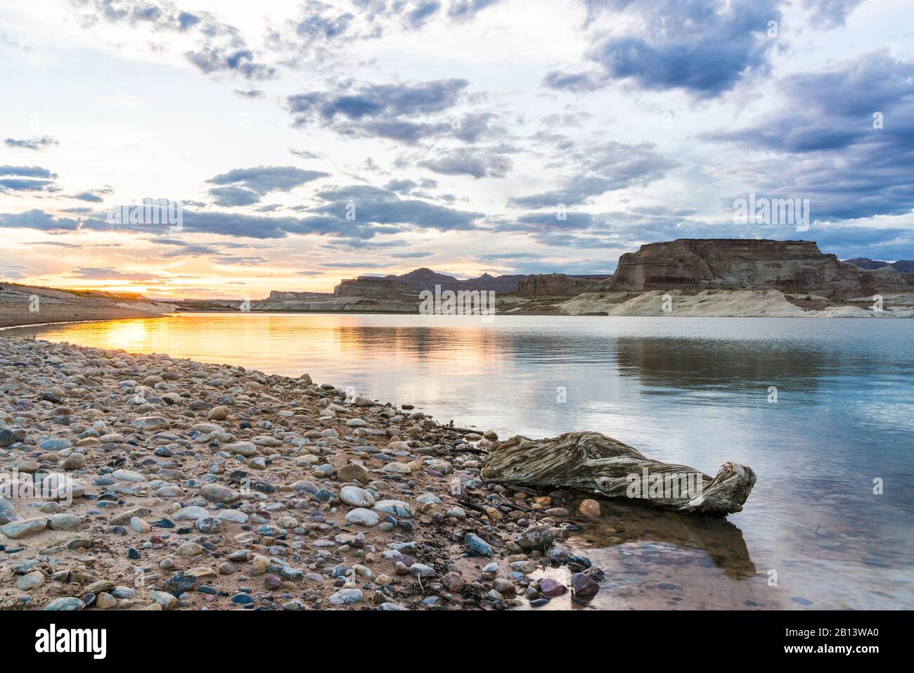 Lone rock beach lake powell hi-res stock photography and images - Alamy