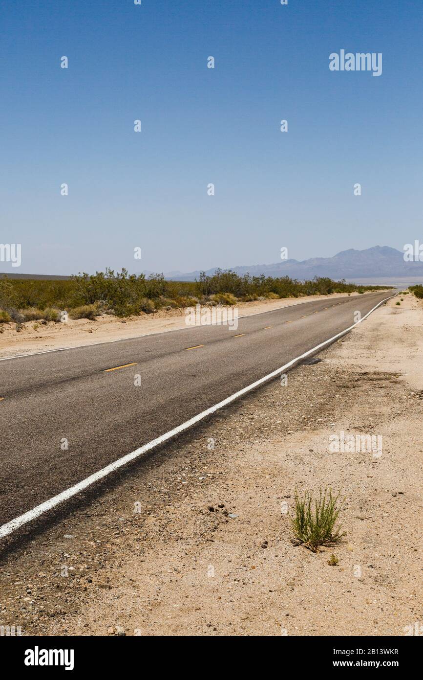 Highway in the Mojave Desert,Mojave National Preserve,San Bernardino ...