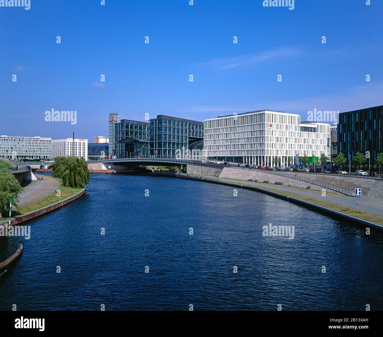 Outside berlin central station hi-res stock photography and images - Alamy