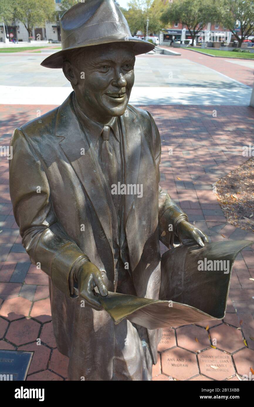 Statue of Johnny Mercer in parl in Savanah Georgia Stock Photo - Alamy