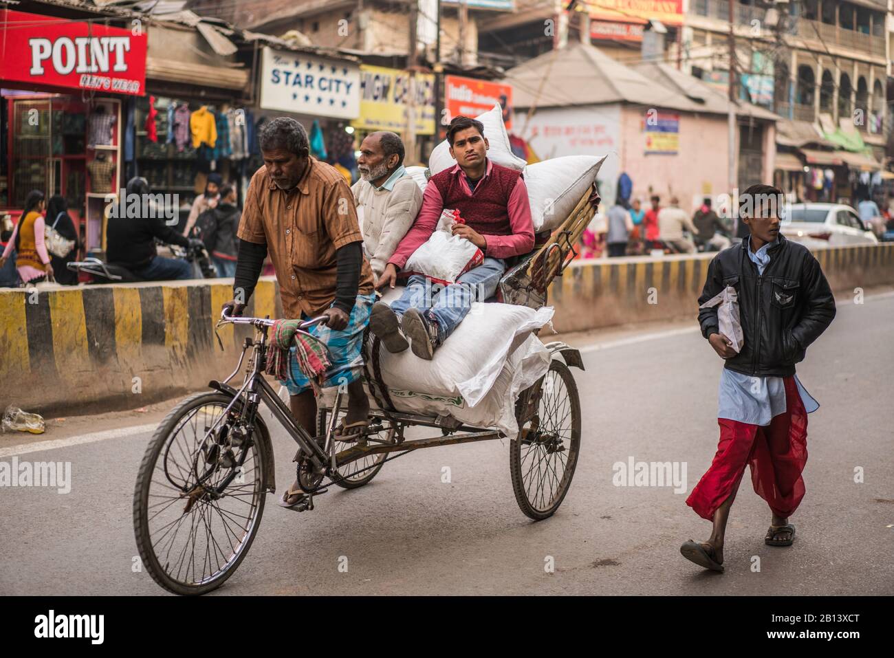 Street scene, Varanasi, India, Asia Stock Photo - Alamy
