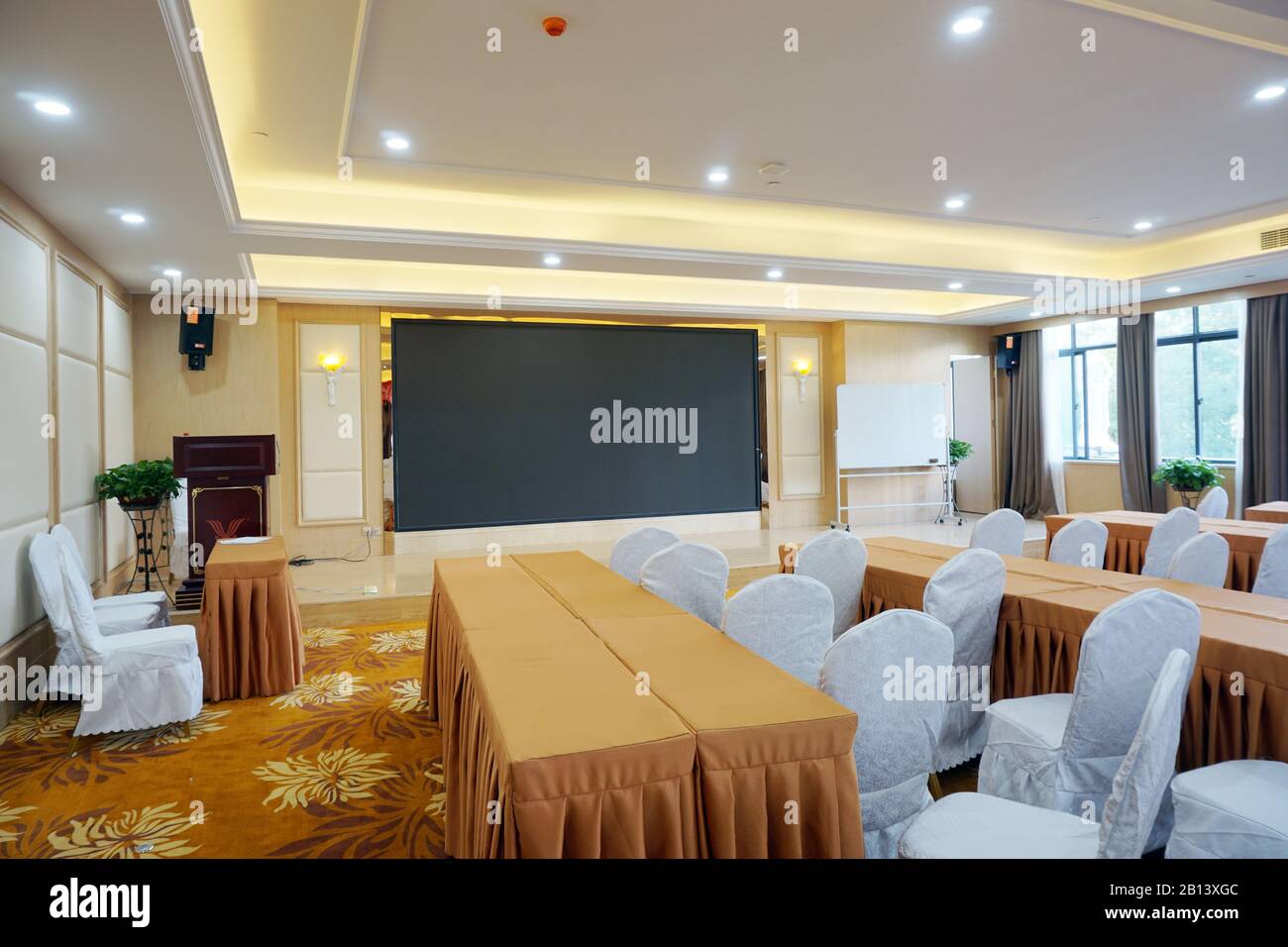 A modern, small conference room with no one Stock Photo - Alamy
