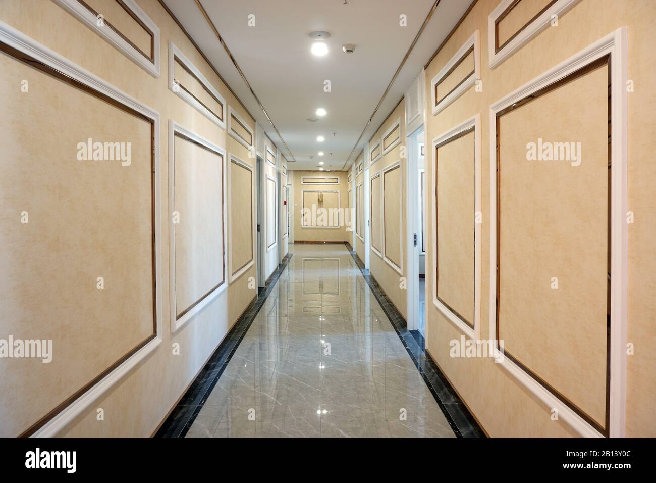 Wood corridor corridors hi-res stock photography and images - Alamy