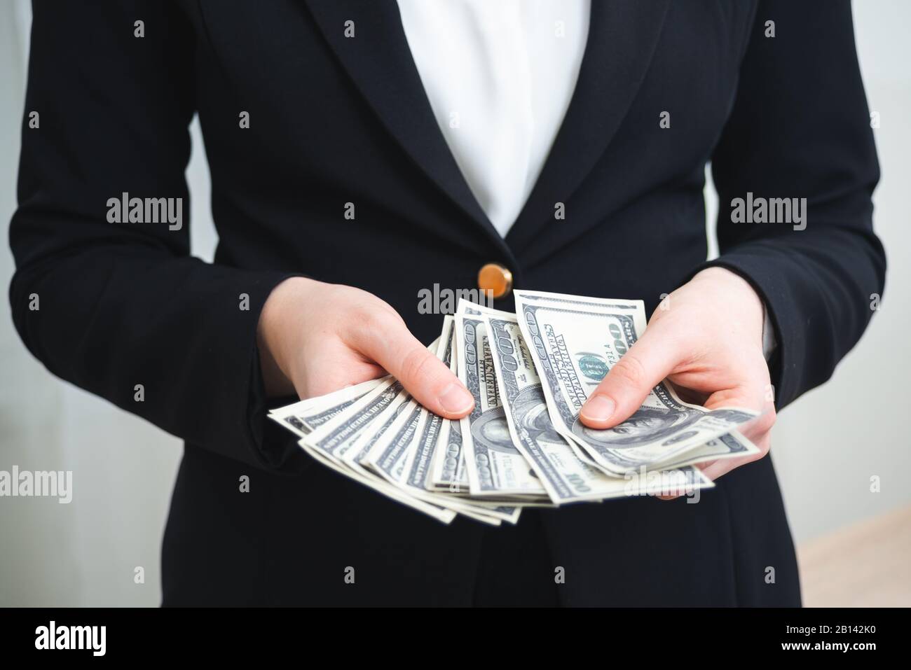 Woman counting money hands hi-res stock photography and images - Alamy