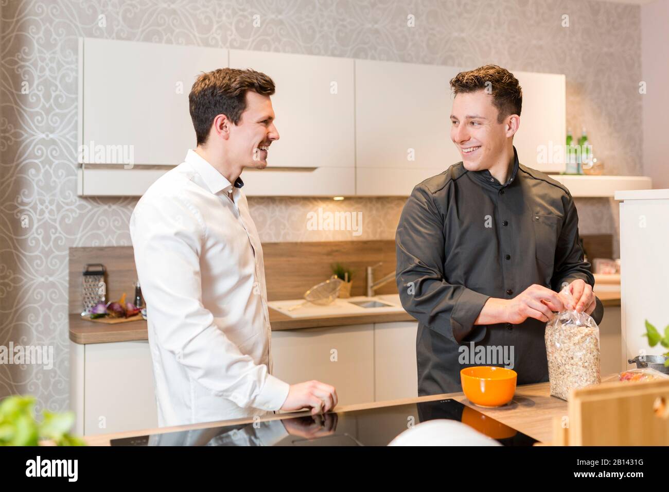 Cook gives a cooking class Stock Photo - Alamy