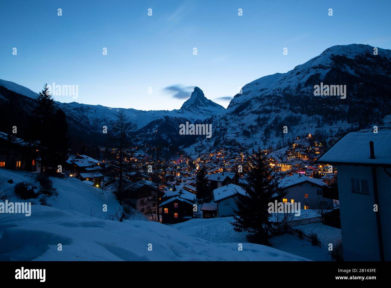 Zermatt matterhorn town hi-res stock photography and images - Alamy
