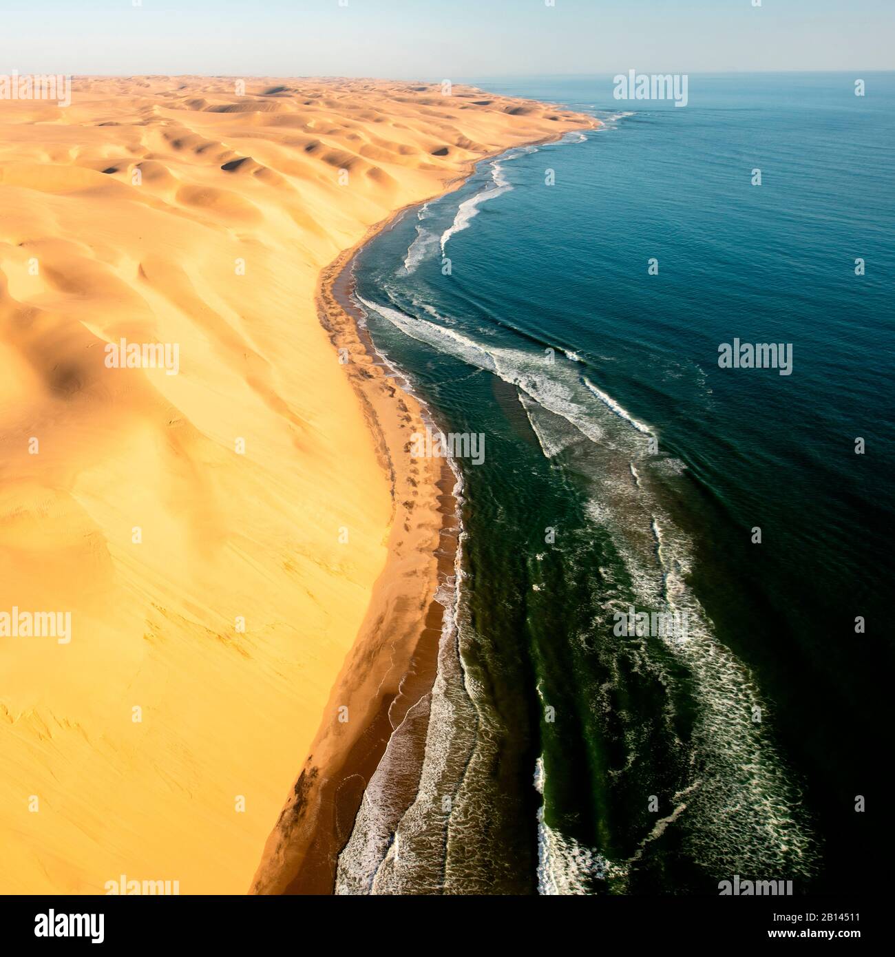Skeleton coast namibia plane hi-res stock photography and images - Alamy