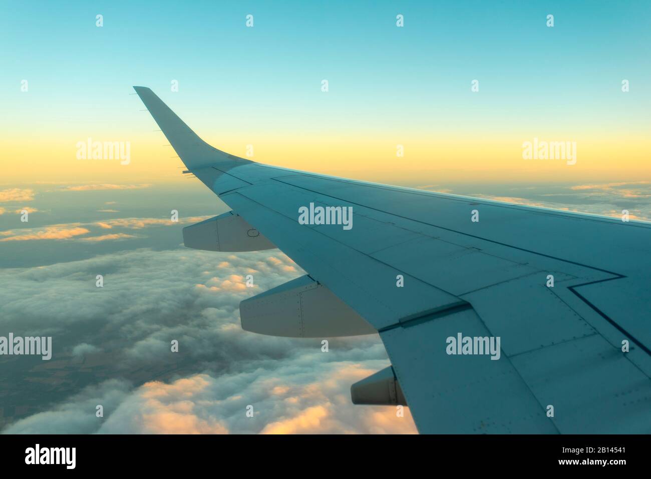 Aircraft wing picture hi-res stock photography and images - Alamy