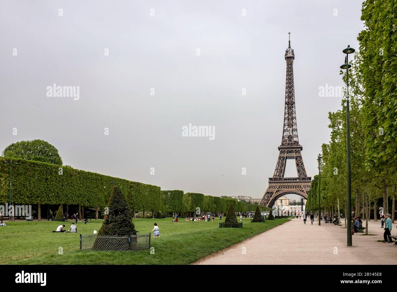 Eiffel Tower, Parc du Champ de Mars, Paris, France Stock Photo - Alamy