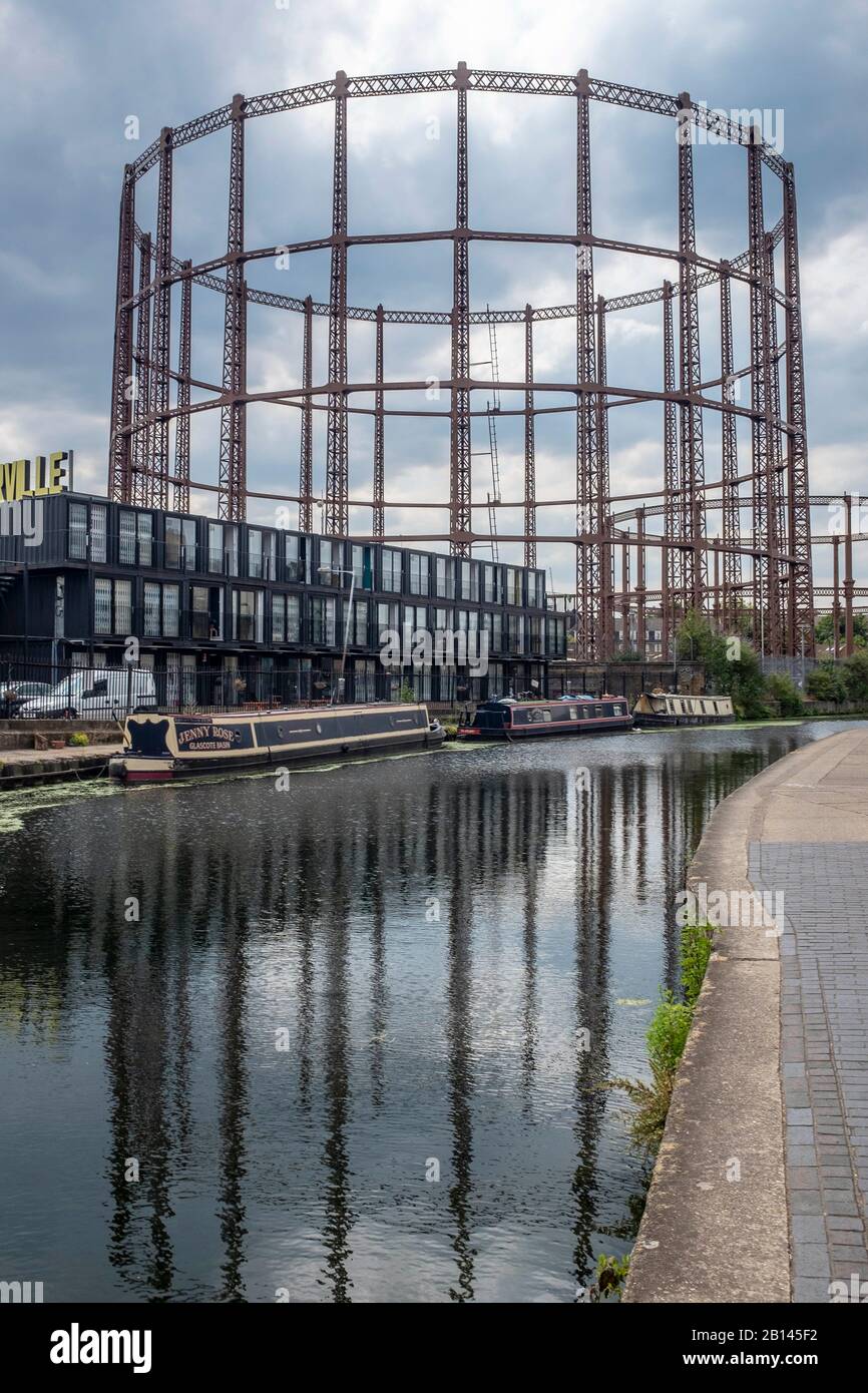Gasometers hi-res stock photography and images - Alamy