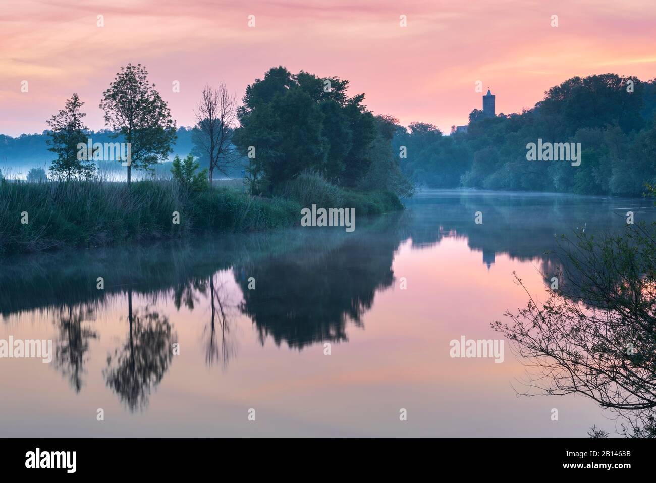 Sunrise at the Saale river with ruins of the Schönburg, water ...