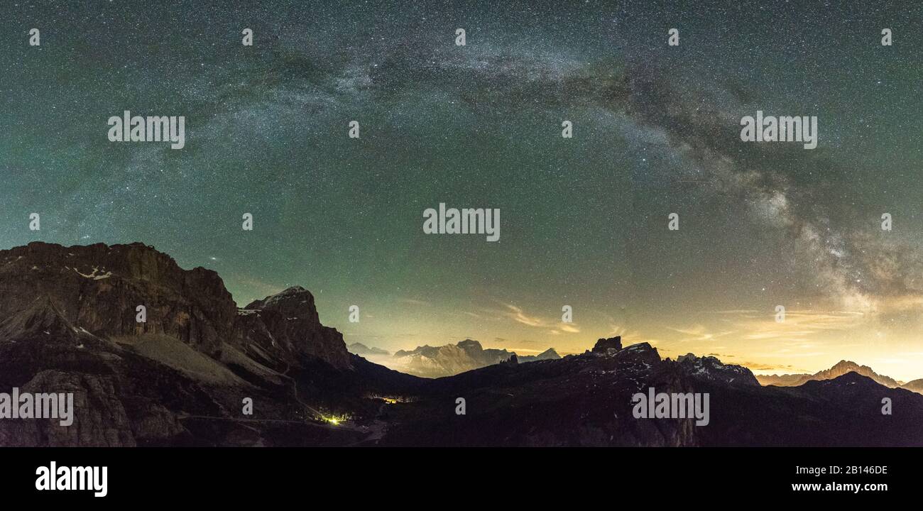 Milky way above the dolomites at cortina dampezzo hi-res stock ...