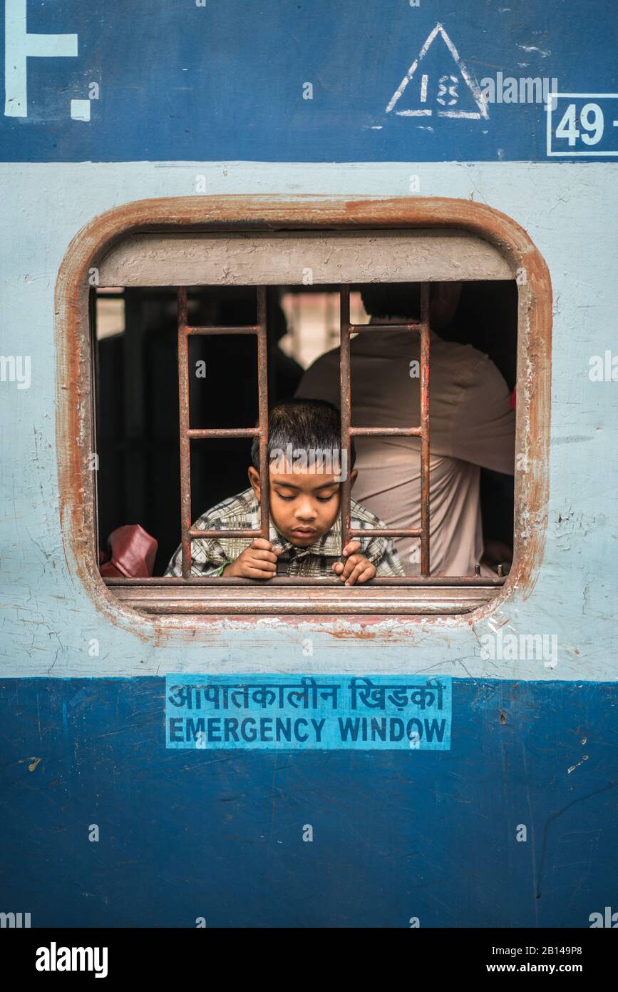 India train people sitting hi-res stock photography and images - Alamy