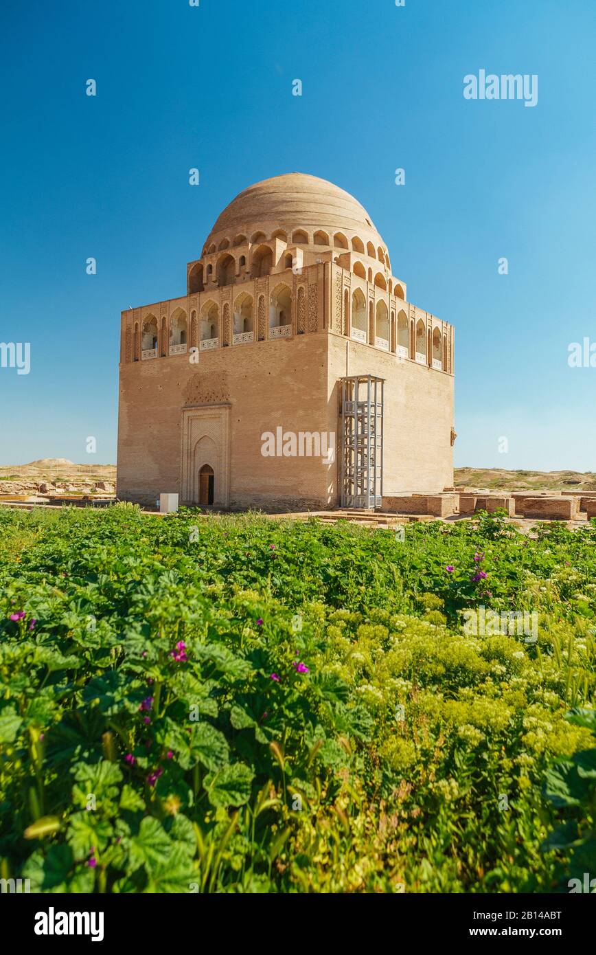 Sultan sandschar mausoleum hi-res stock photography and images - Alamy