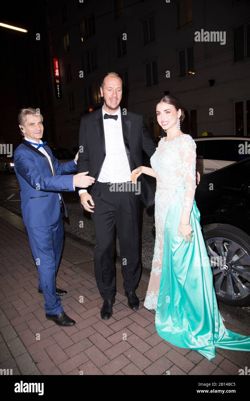 Ekaterina Leonova und Pascal Hens beim 23. Blauen Ball 2020 im Hotel ...