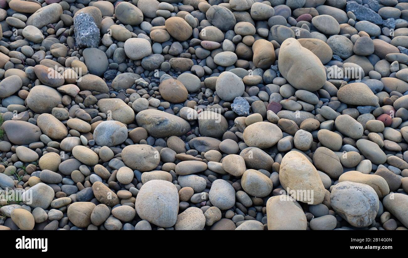 Round stones hi-res stock photography and images - Alamy