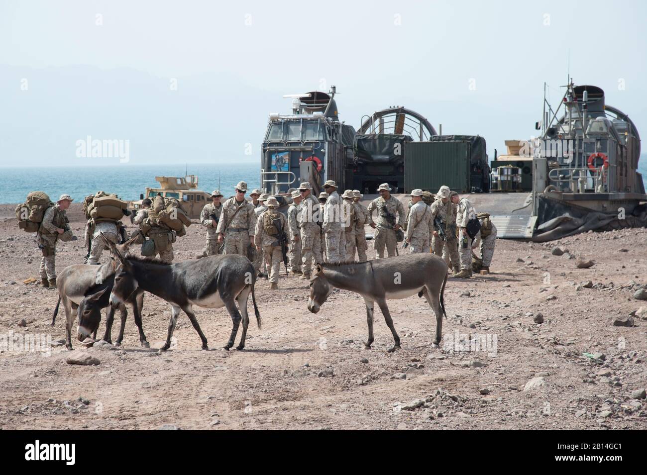Amphibious readiness group 2 hi-res stock photography and images - Alamy