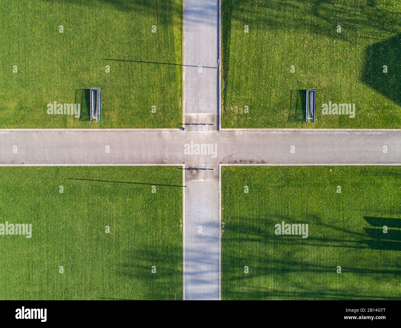 Paths converge hi-res stock photography and images - Alamy