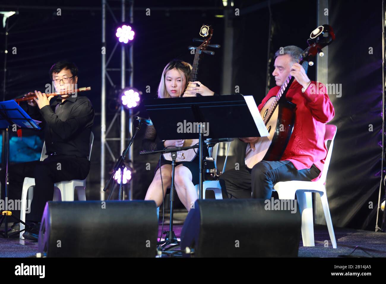 Musicians around the world hi-res stock photography and images - Alamy