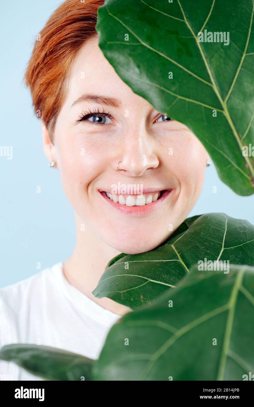 Short woman looking at tall woman hi-res stock photography and images ...