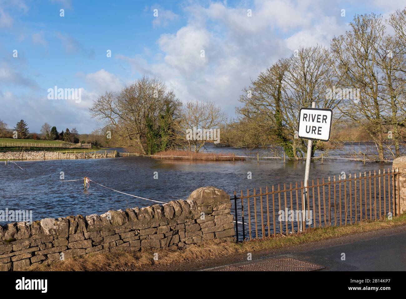 Middleham bridge hi-res stock photography and images - Alamy