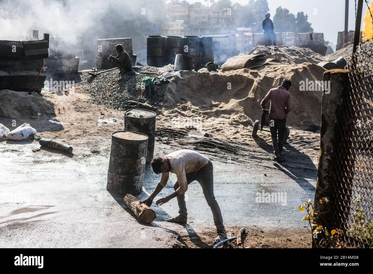 India car repair hi-res stock photography and images - Alamy