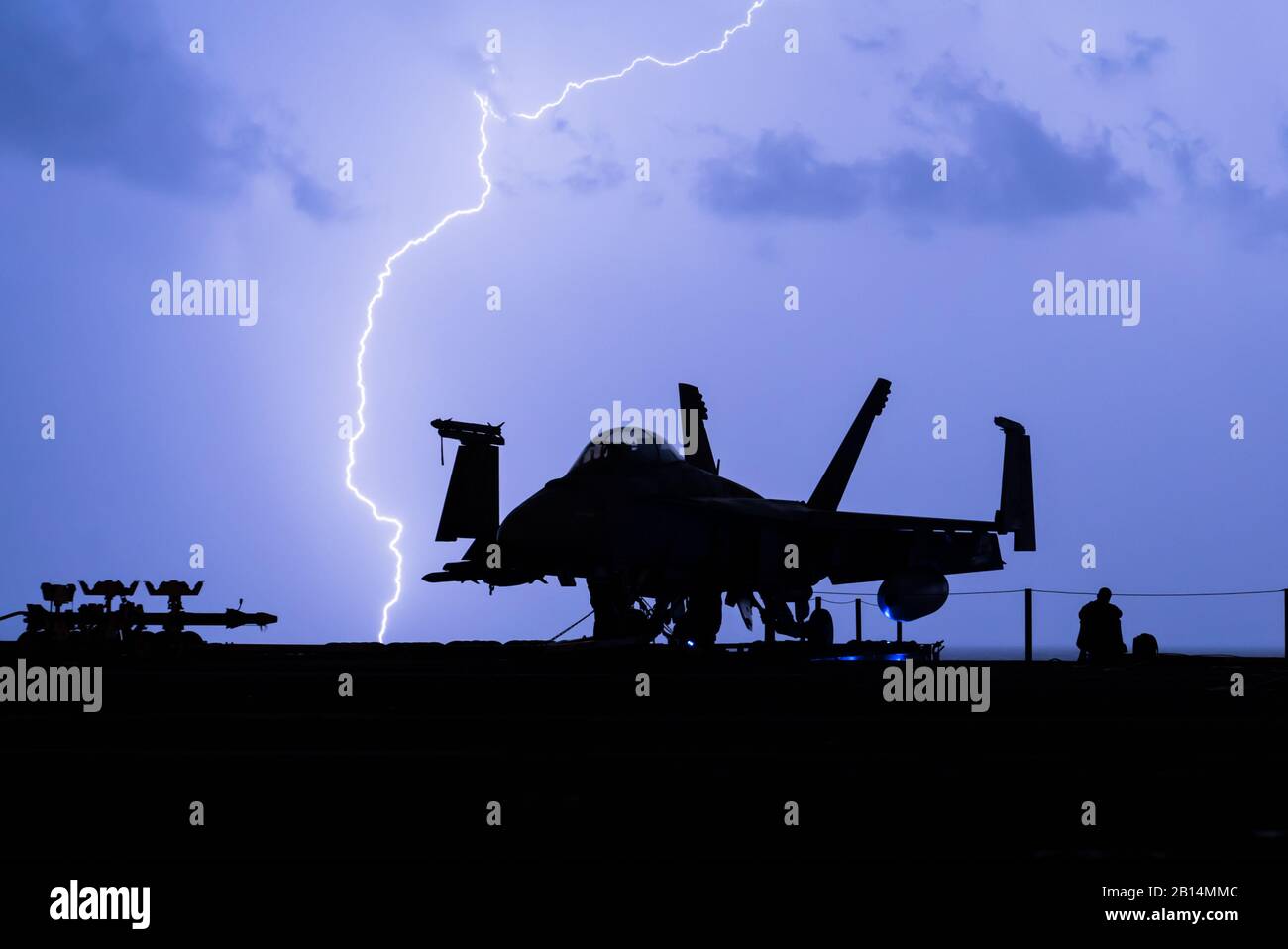 Lightning strikes aircraft hi-res stock photography and images - Alamy