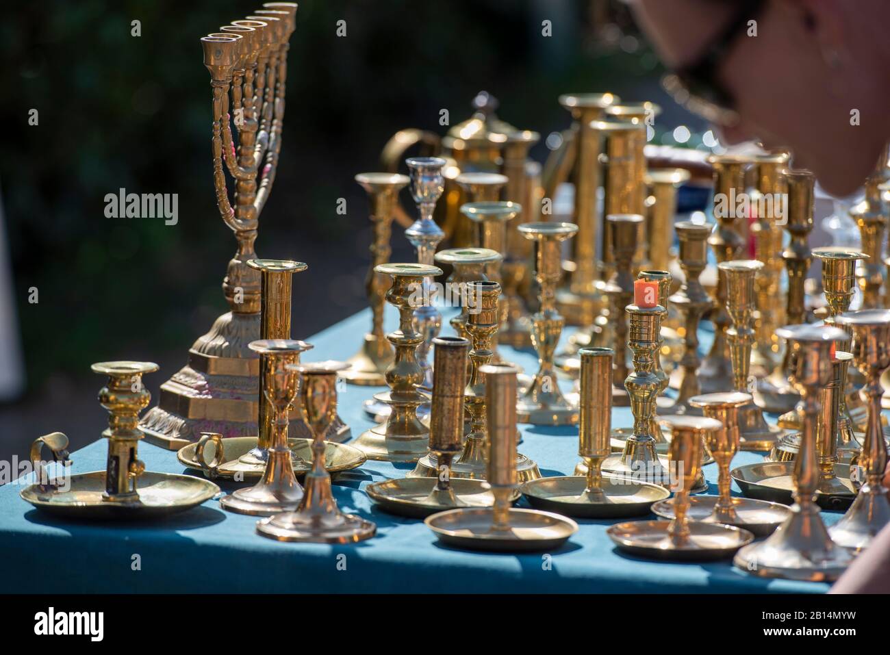 Kids selling lemonade hi-res stock photography and images - Alamy