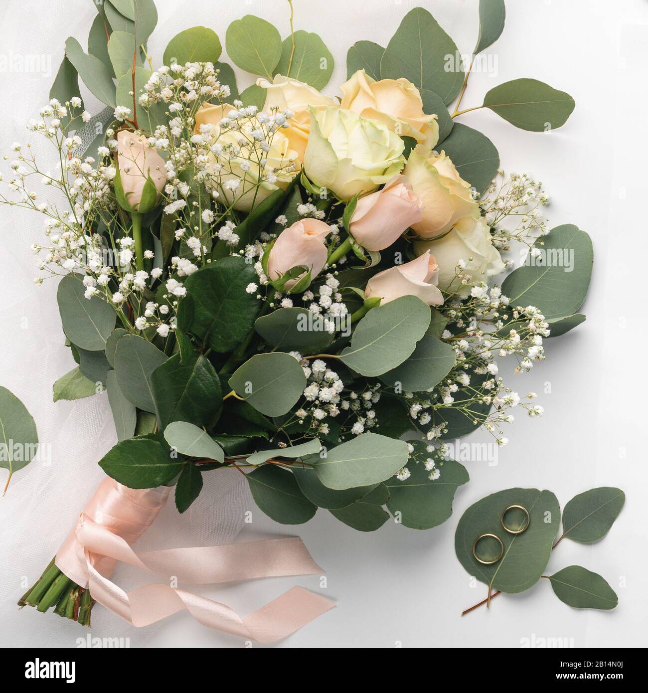 Wedding bride bouquet of cream colored roses Stock Photo - Alamy