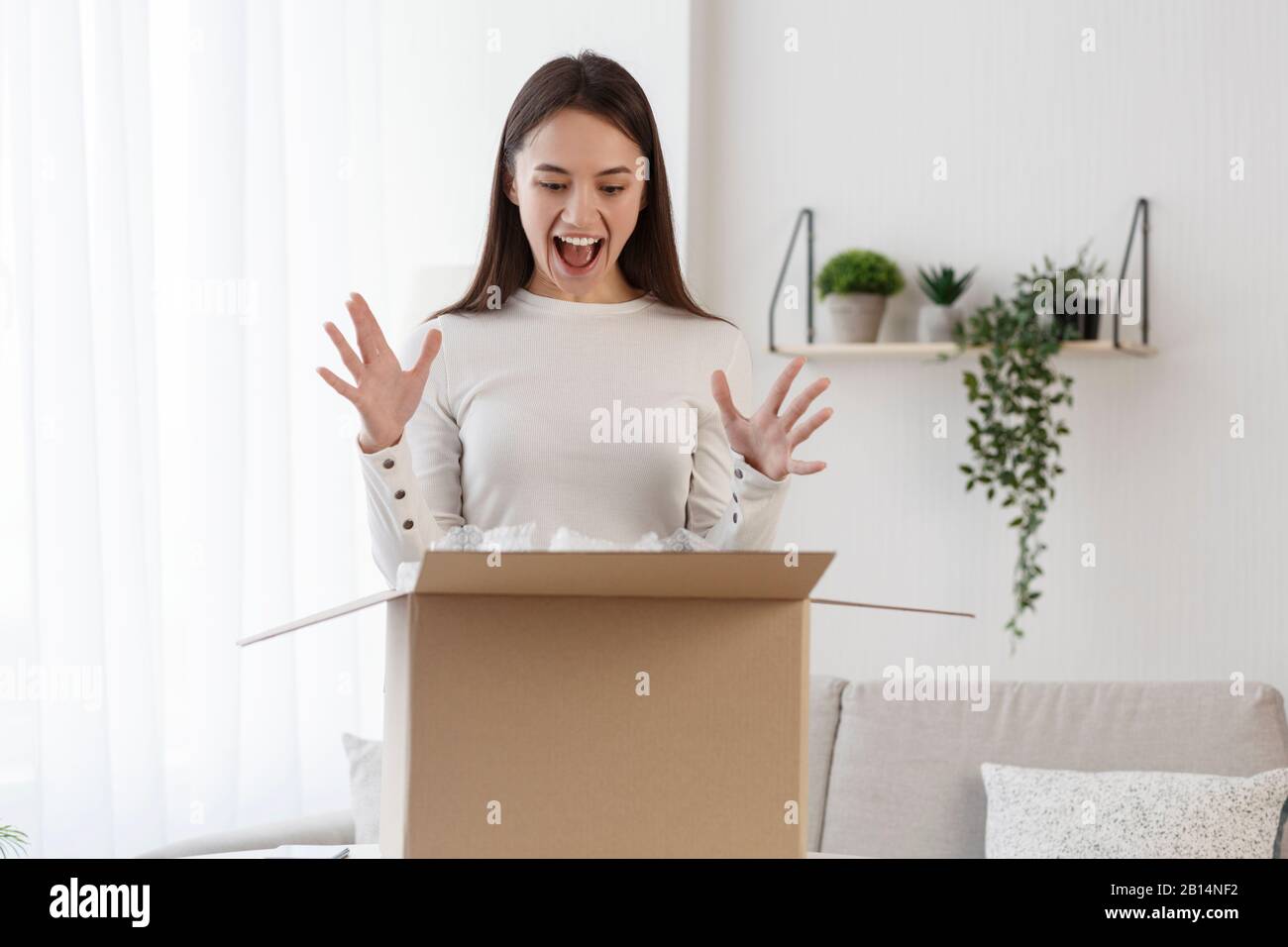 Unwrapping delivery hi-res stock photography and images - Alamy