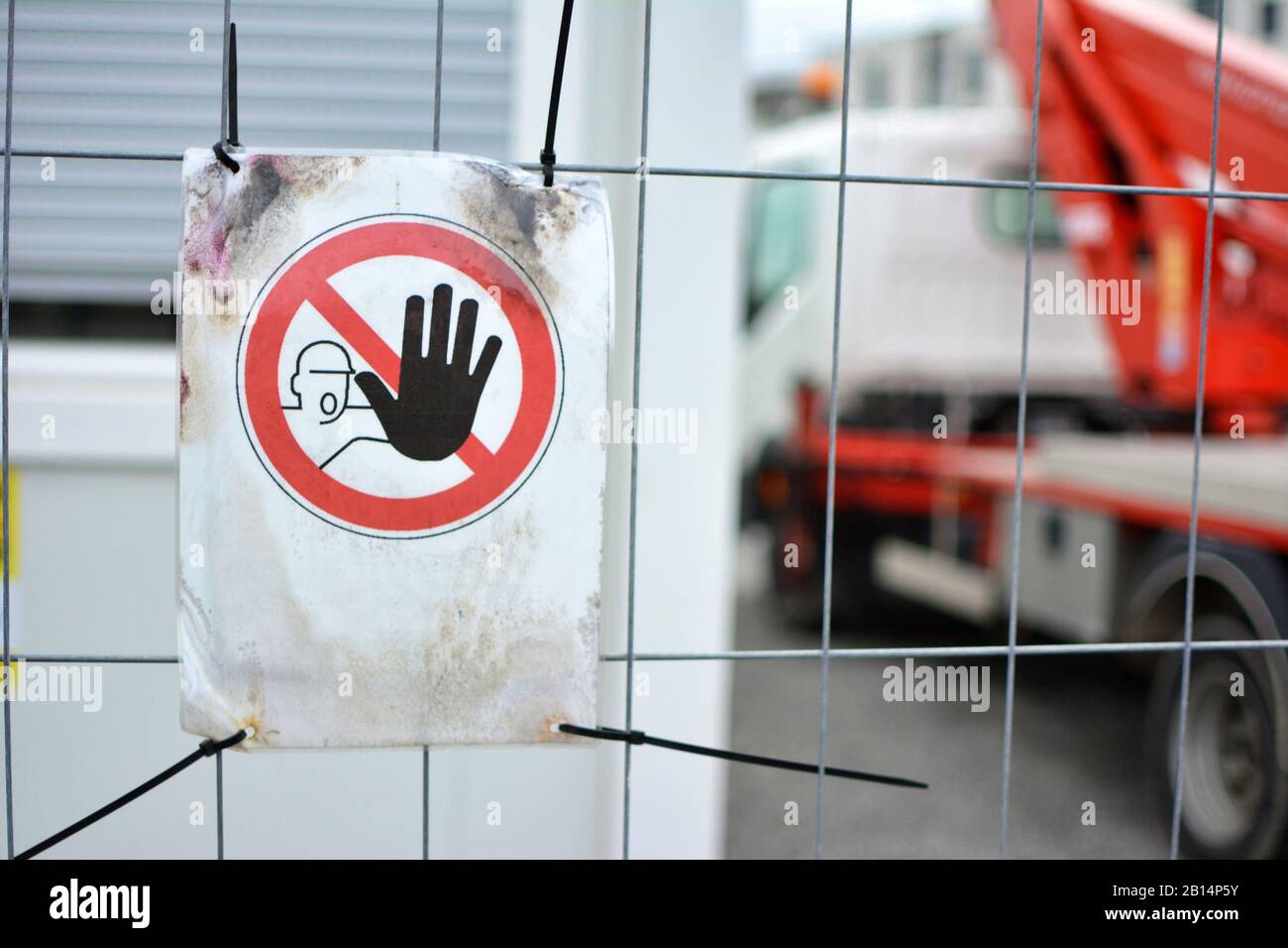 'Keep out' warning sign at fence protecting construction site with ...